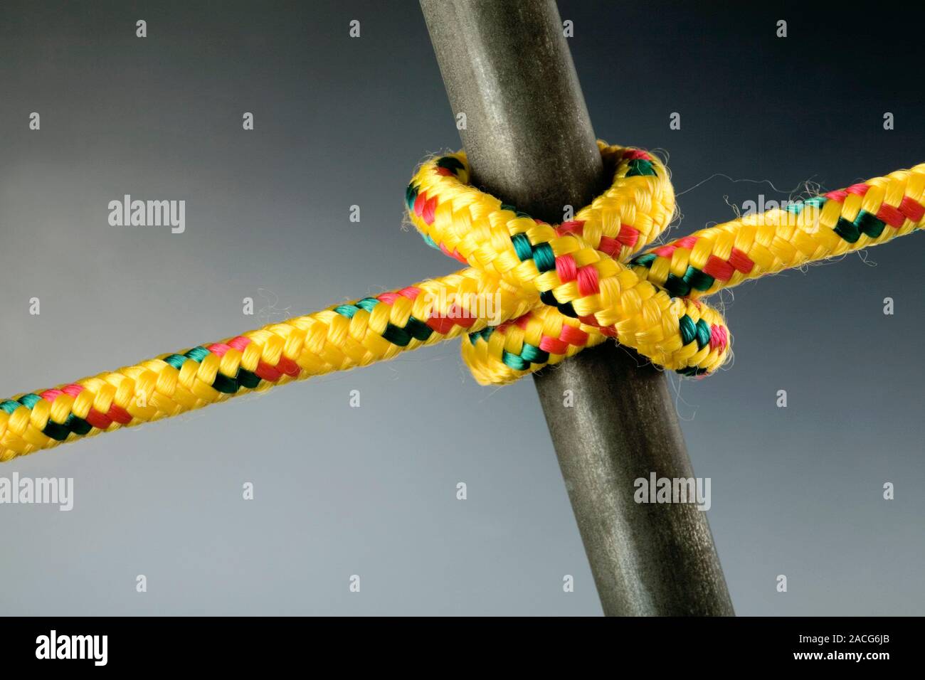 Clove hitch knot tied around a pole Stock Photo - Alamy