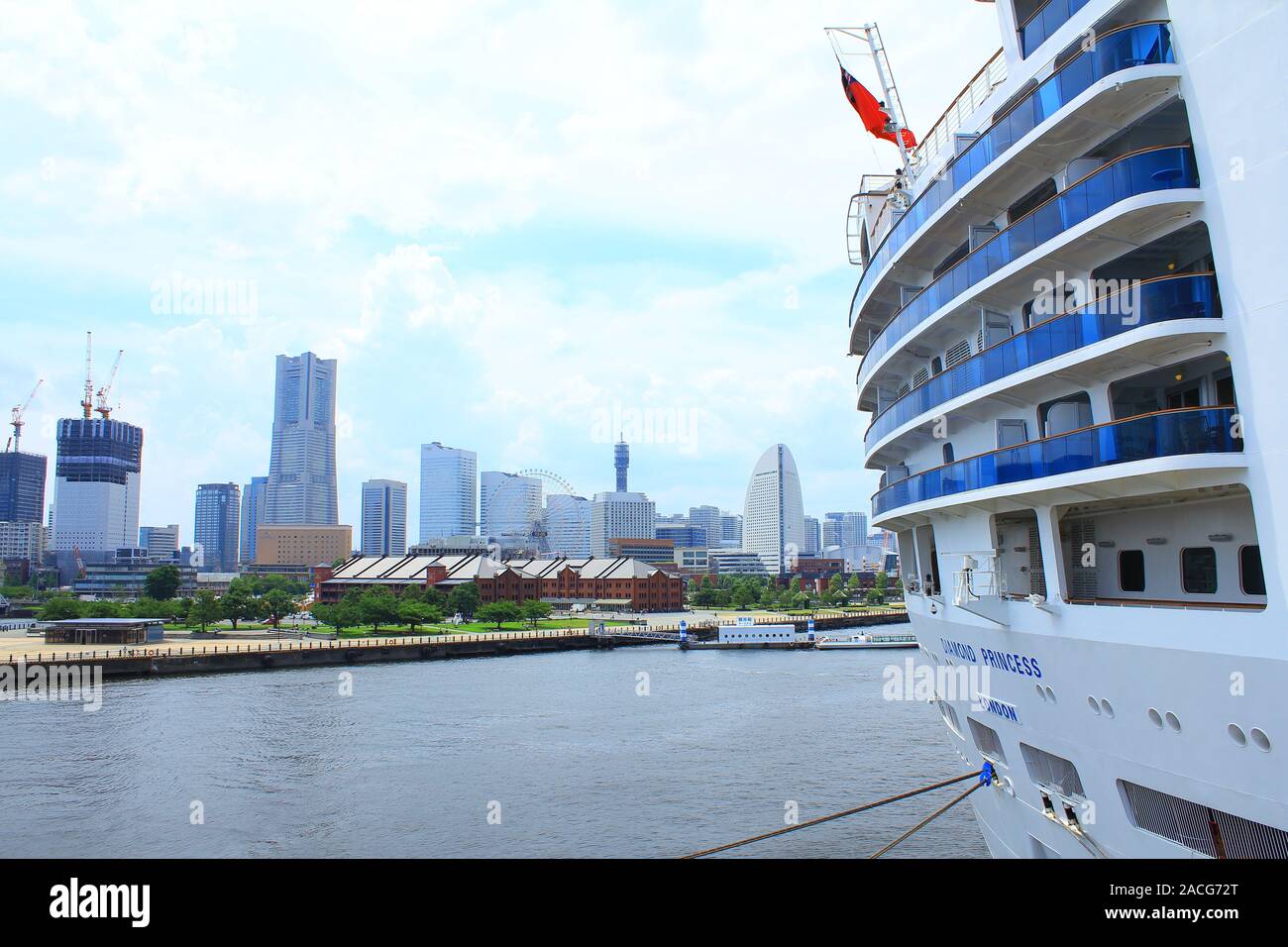 Passenger diamond princess cruise hi-res stock photography and images ...