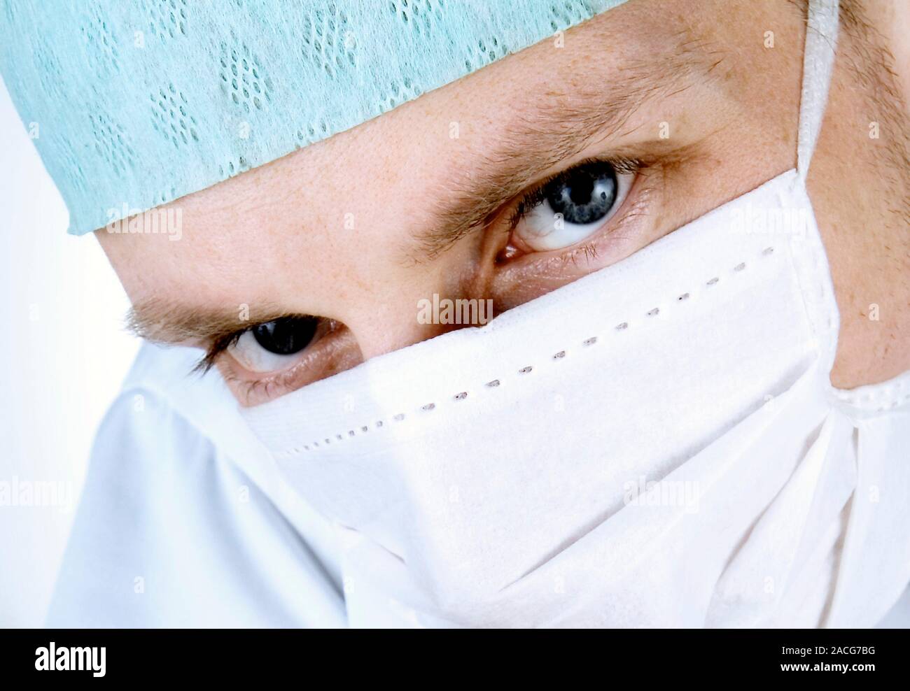 Surgeon's face mask. Close-up of the face of a surgeon wearing a face ...