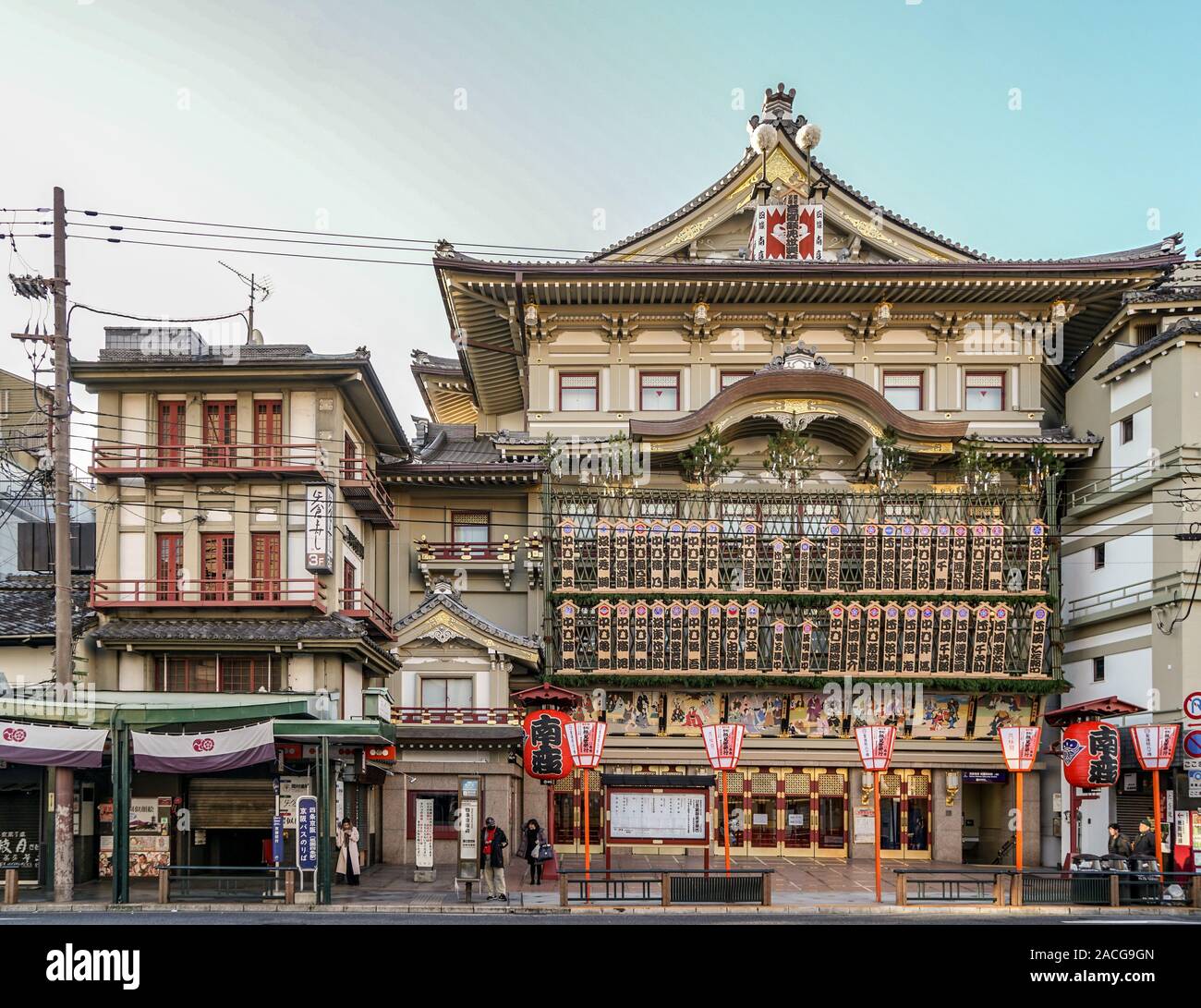 Kabuki theatre hi-res stock photography and images - Alamy