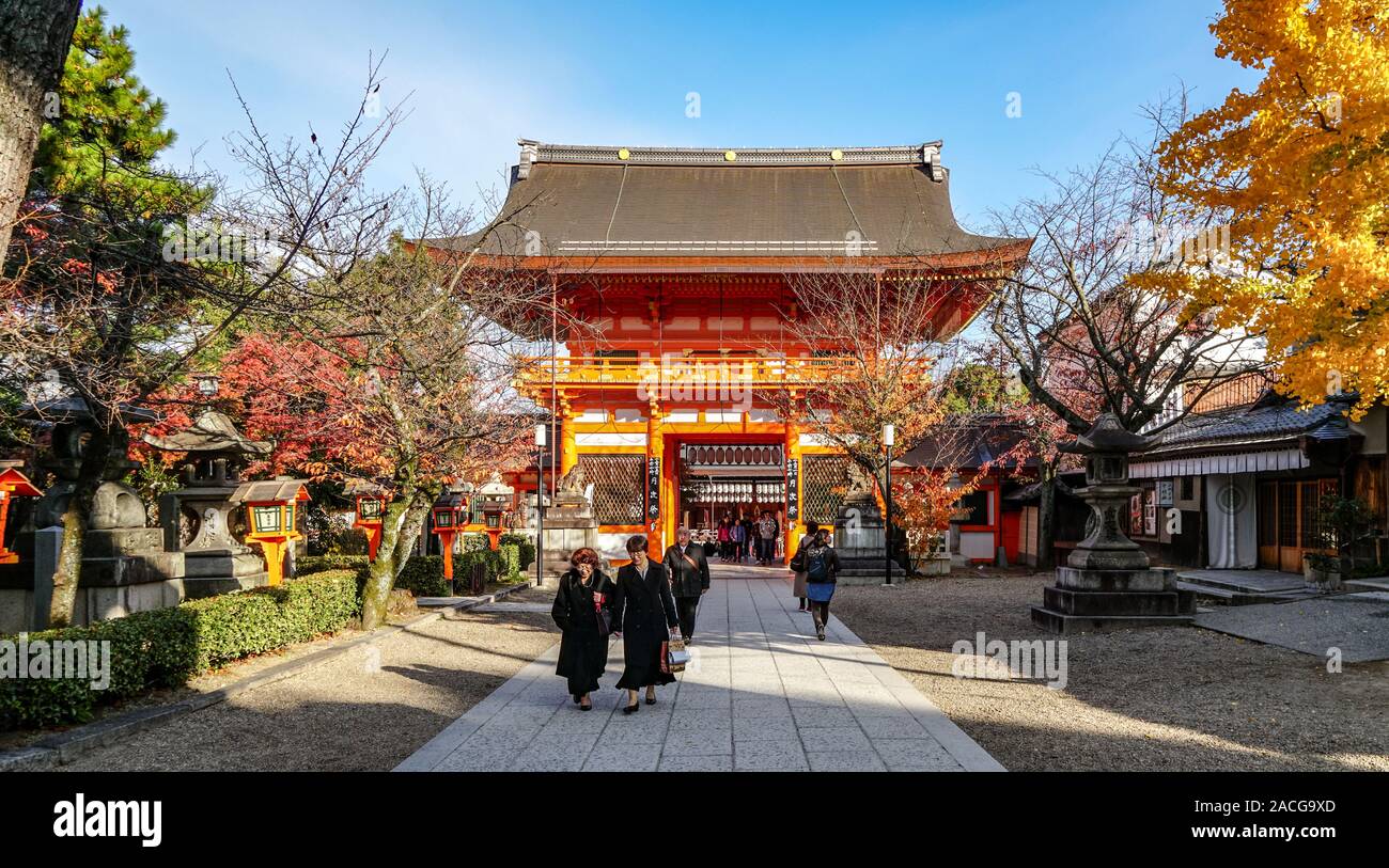 Yasaka JInja Shrine, Minami romon (south tower gate), in Gion, Kyoto ...