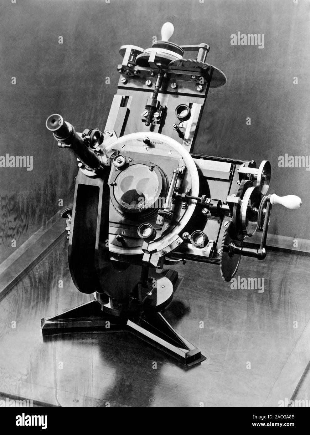 Micrometre instrument used to measure features on the lunar pictures of ...