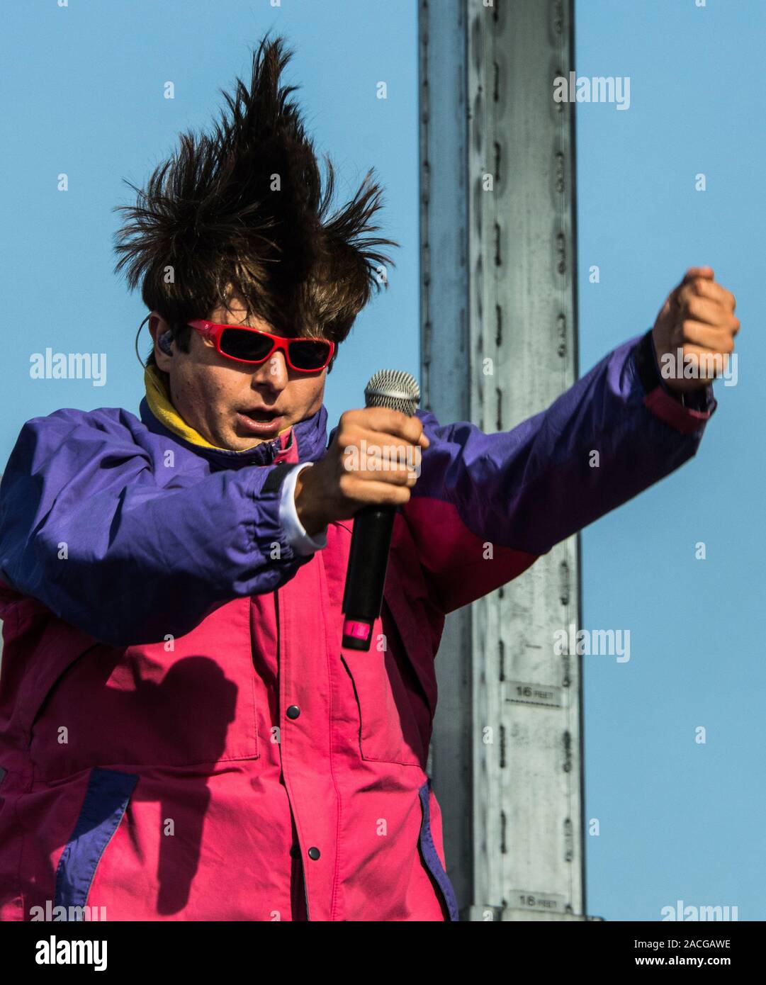 Oliver tree singer hi-res stock photography and images - Alamy
