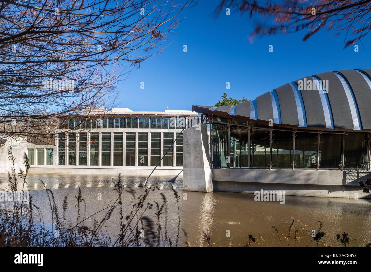Crystal Bridges Art Museum Stock Photo - Alamy