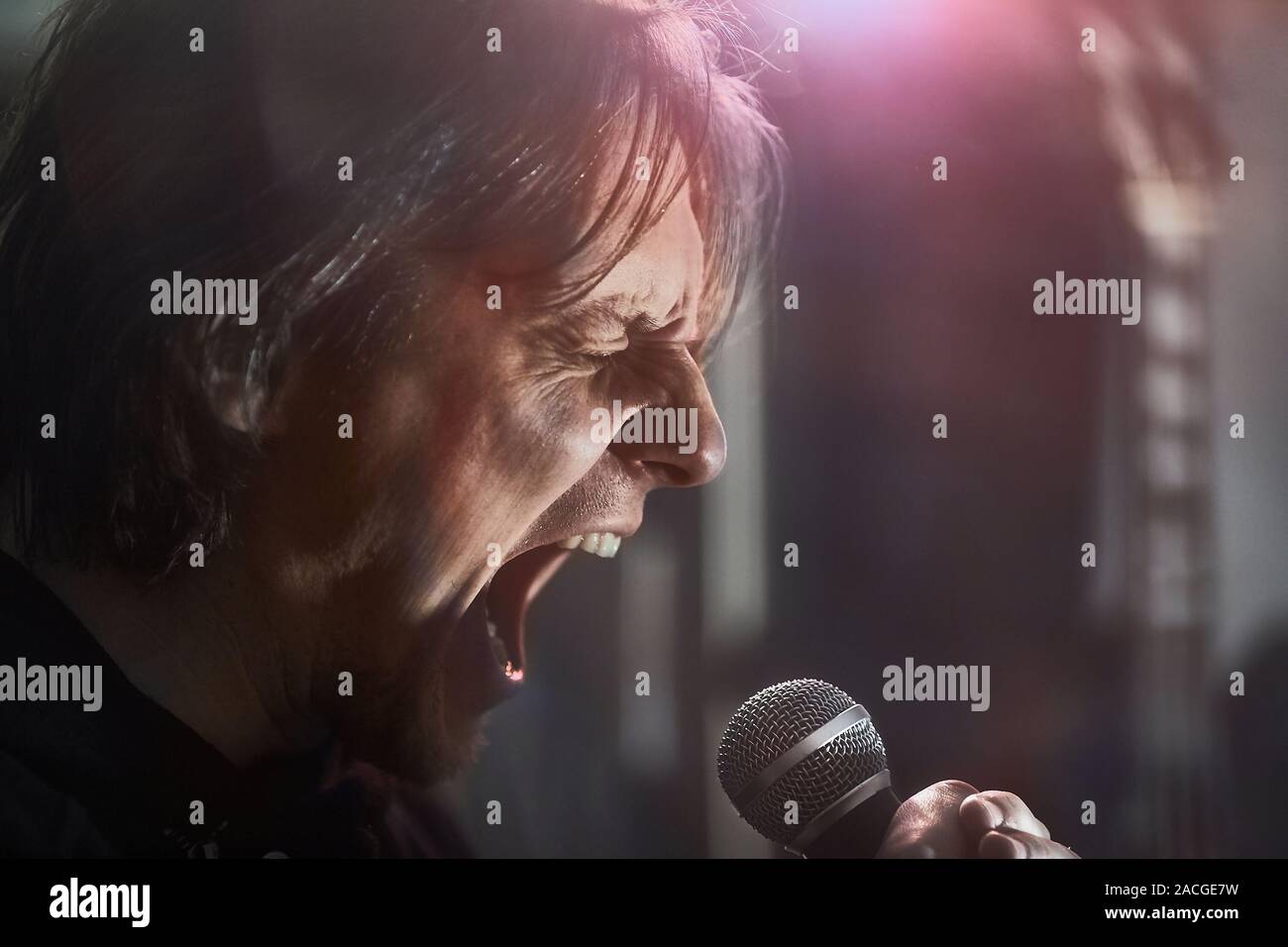 Metal singer on stage screaming Stock Photo - Alamy