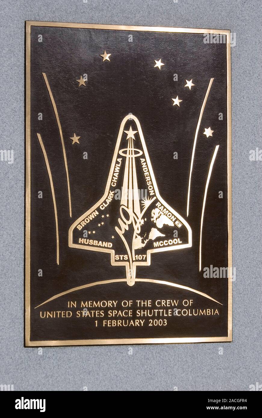 Space Shuttle Columbia memorial in Arlington National Cemetery ...