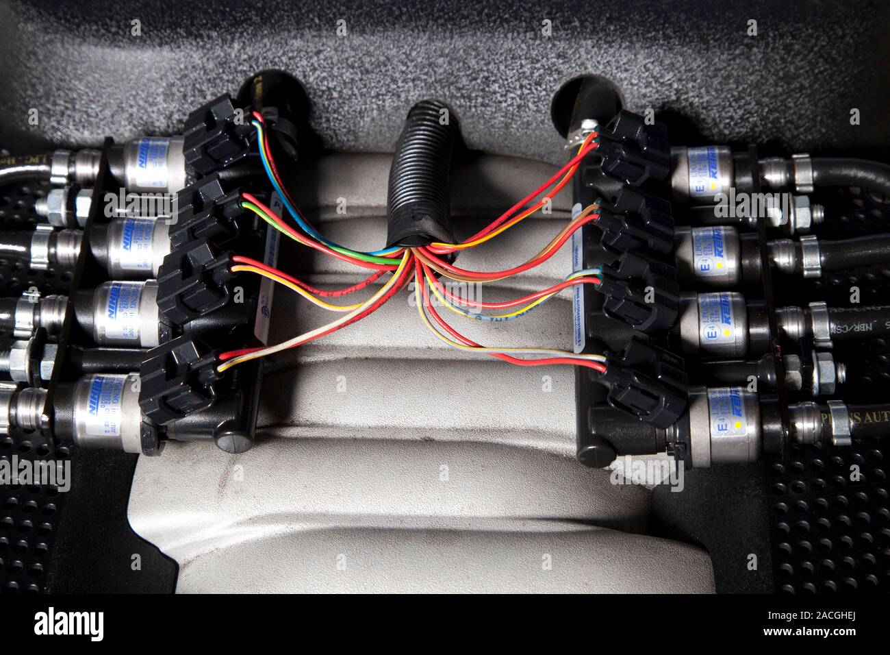 Liquefied petroleum gas engine conversion. Injectors in an engine that ...