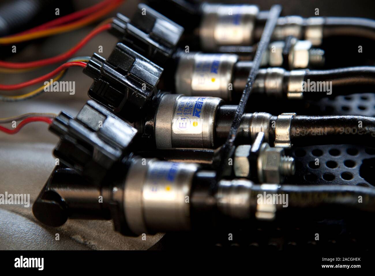 Liquefied petroleum gas engine conversion. Injectors in an engine that ...