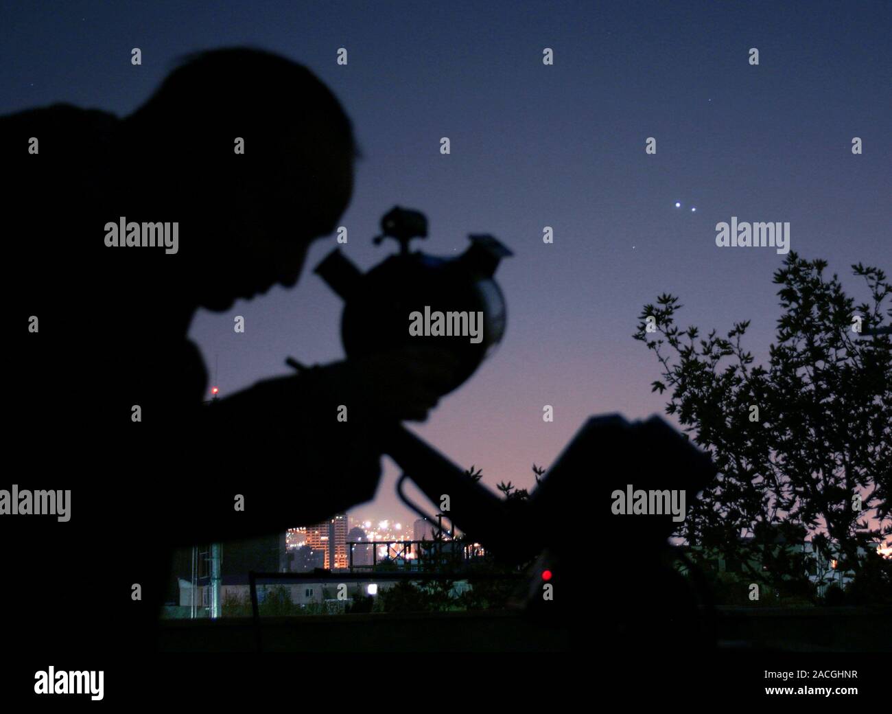 A rare, close conjunction of the two brightest planets in the night sky ...