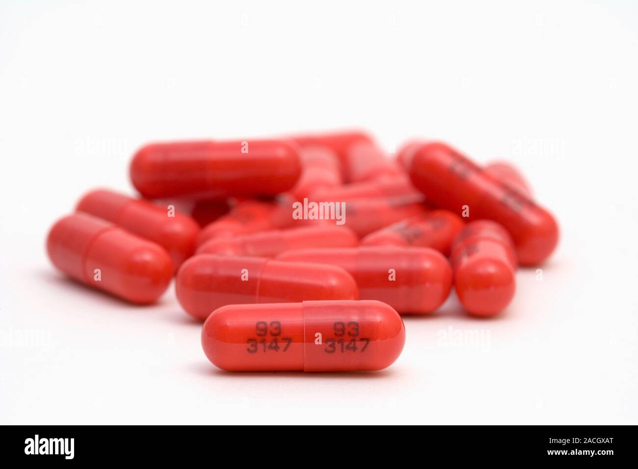 Red capsule medications Stock Photo - Alamy