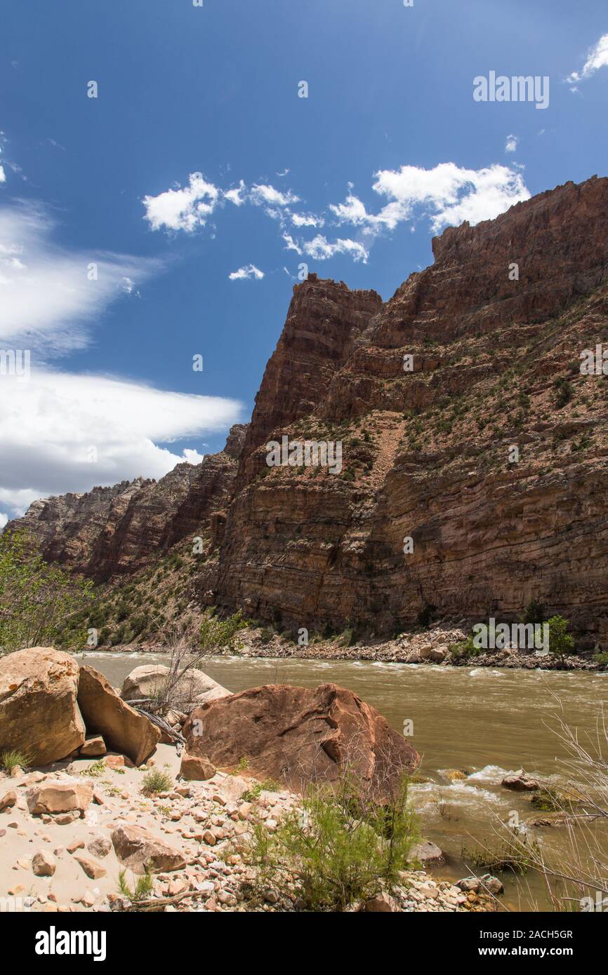 The cliffs of Split Mountain Canyon on the Green River in Dinosaur ...