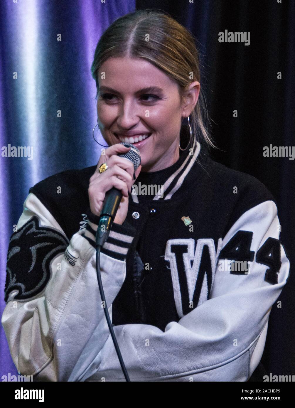 Cari elise fletcher hi-res stock photography and images - Alamy