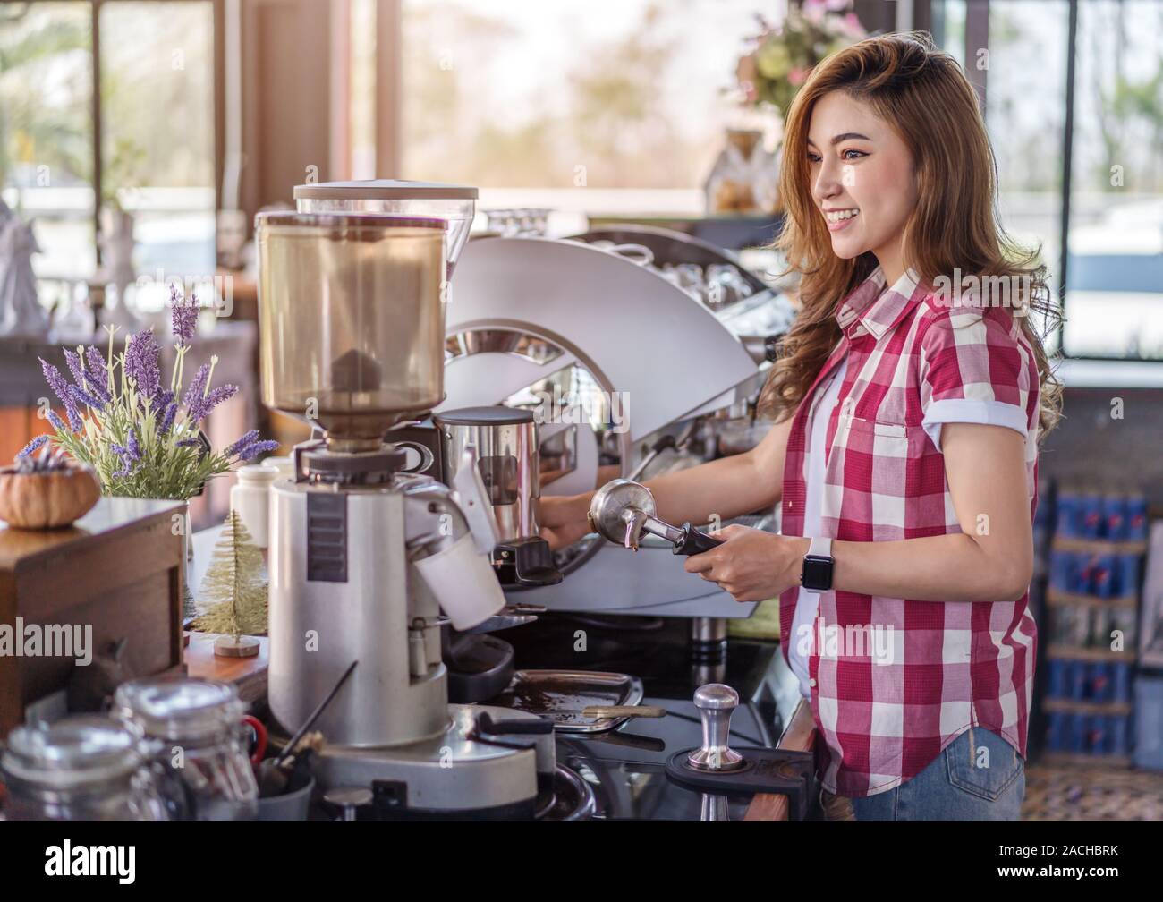 Korean restaurant counter hi-res stock photography and images - Alamy