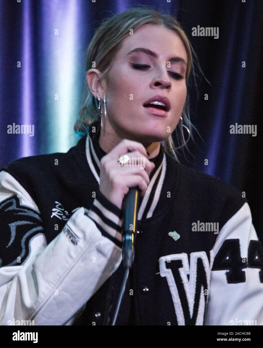 Cari elise fletcher hi-res stock photography and images - Alamy