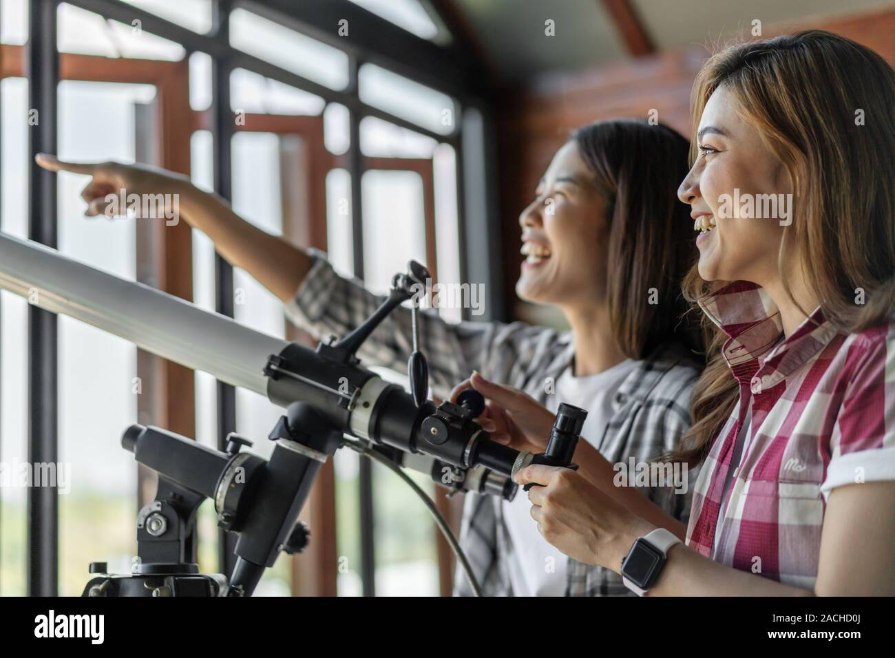 Astronomer telescope woman hi-res stock photography and images - Alamy