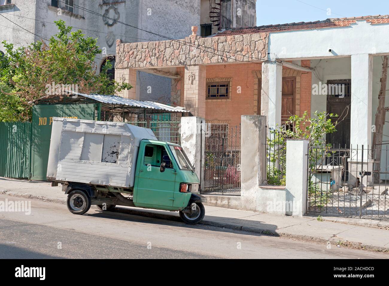 Three wheel mini truck hi-res stock photography and images - Alamy