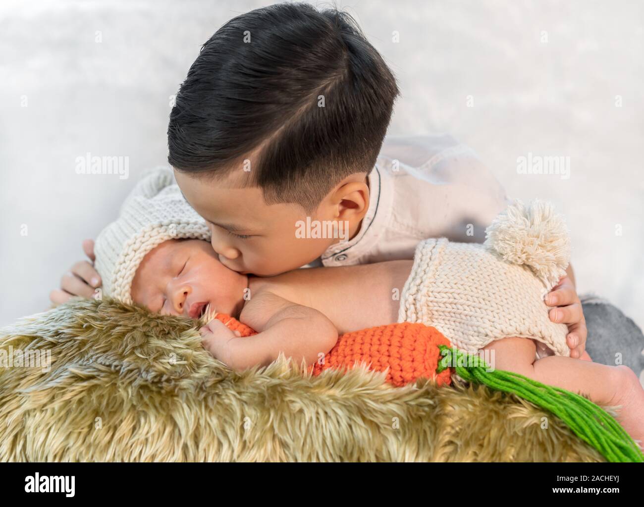 Boy girl kissing hat hi-res stock photography and images - Alamy