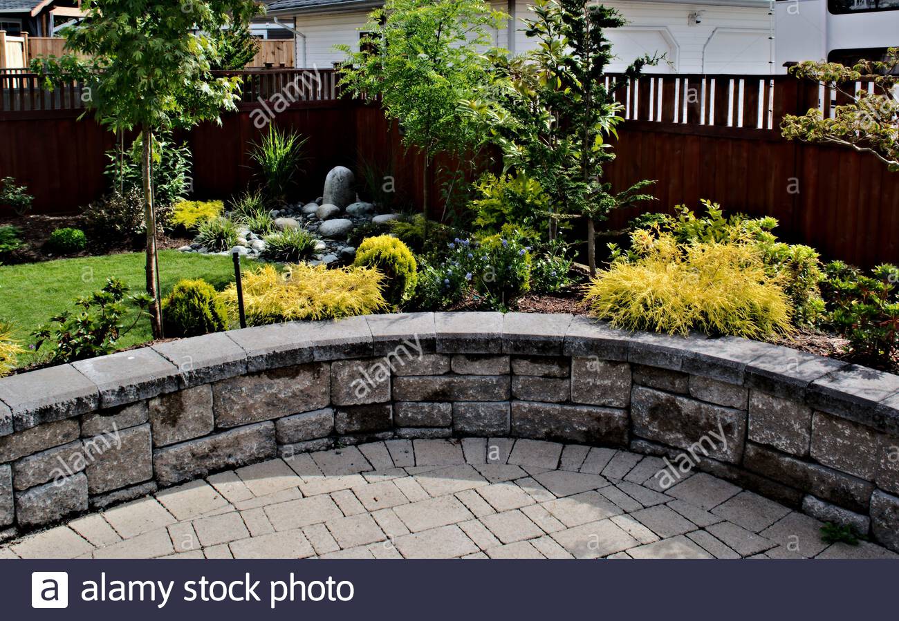 Retaining Wall Garden High Resolution Stock Photography and Images - Alamy