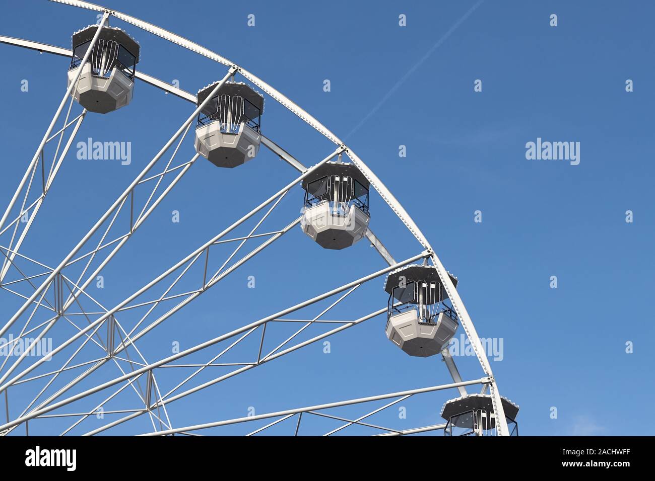 Empty ferris wheel hi-res stock photography and images - Alamy