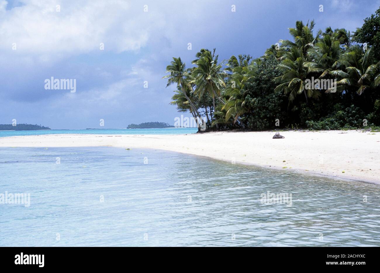 Cook Islands beach. This beach is on the lagoon formed by Aitutaki, one ...