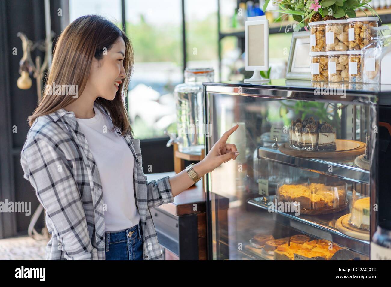 Cake in a cafe hi-res stock photography and images - Alamy