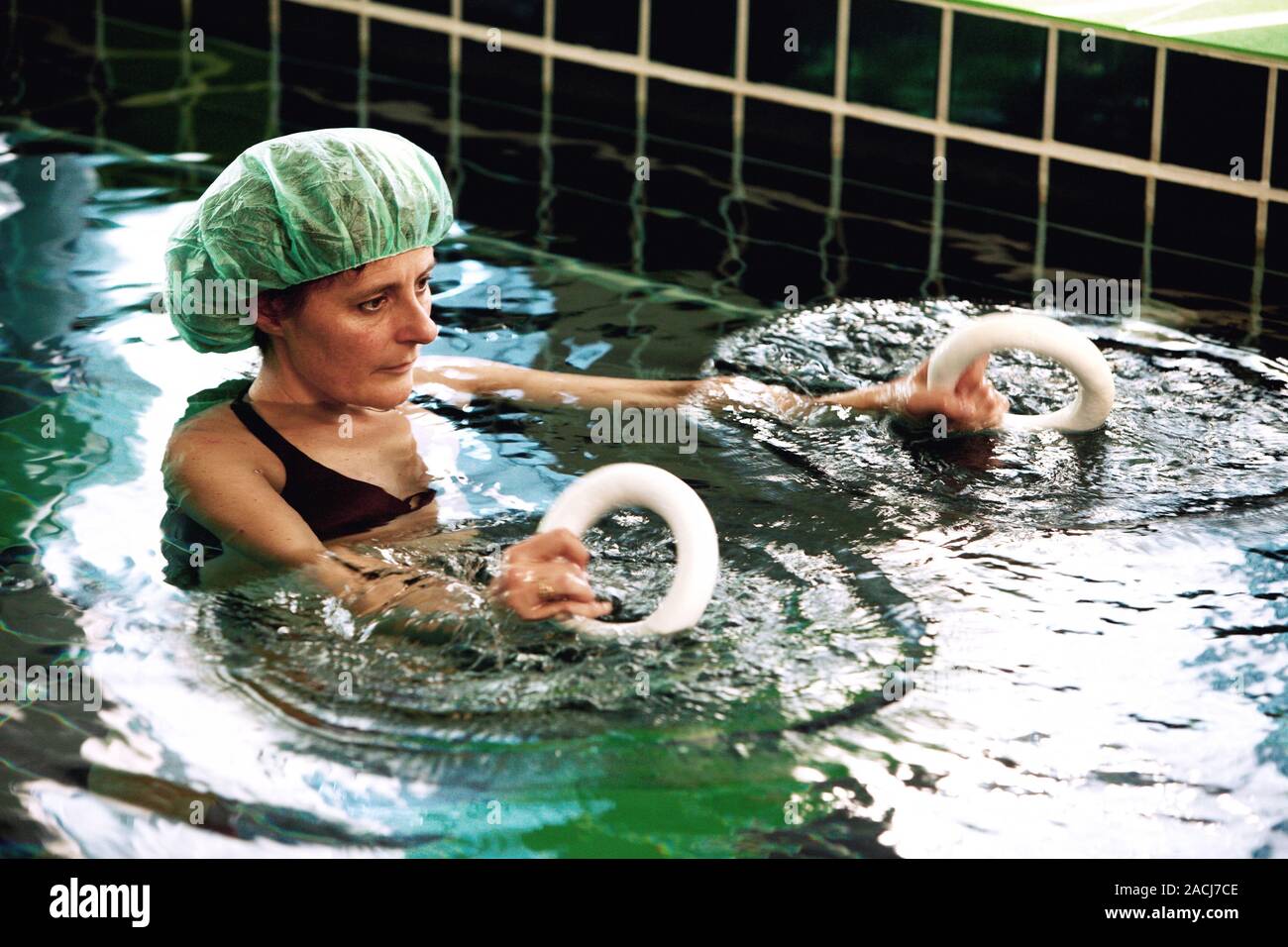 Hydrotherapy. Patient doing exercises in a hydrotherapy pool Stock ...
