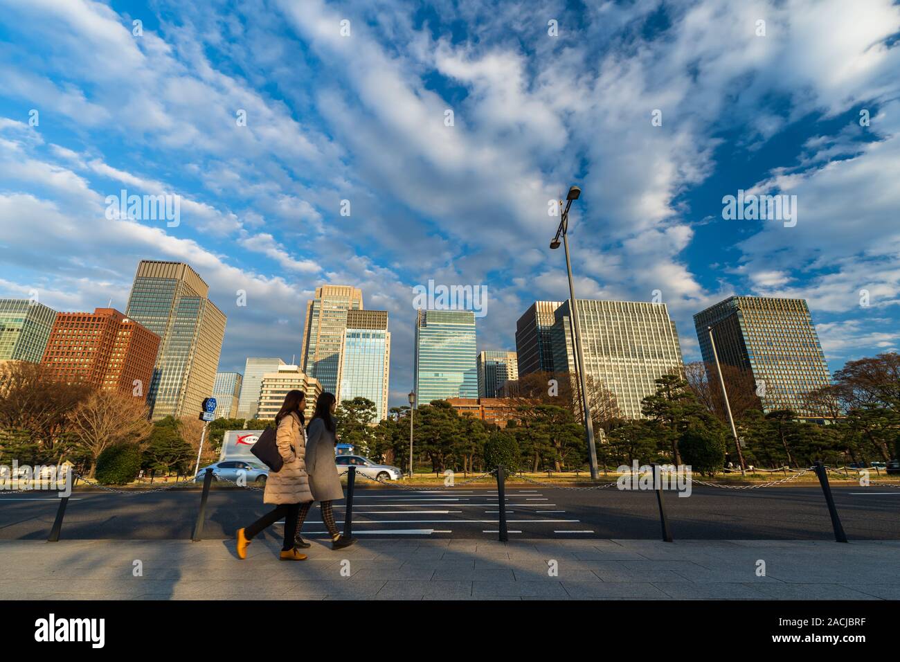 Urban life in japan hi-res stock photography and images - Alamy