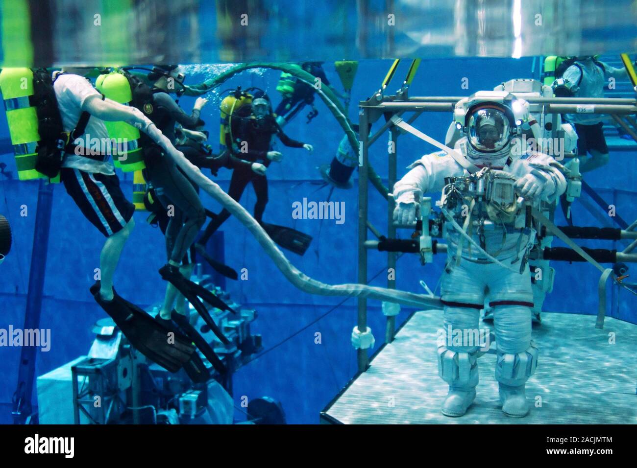 Spacewalk training. NASA astronaut Mike Fossum in a training pool ...