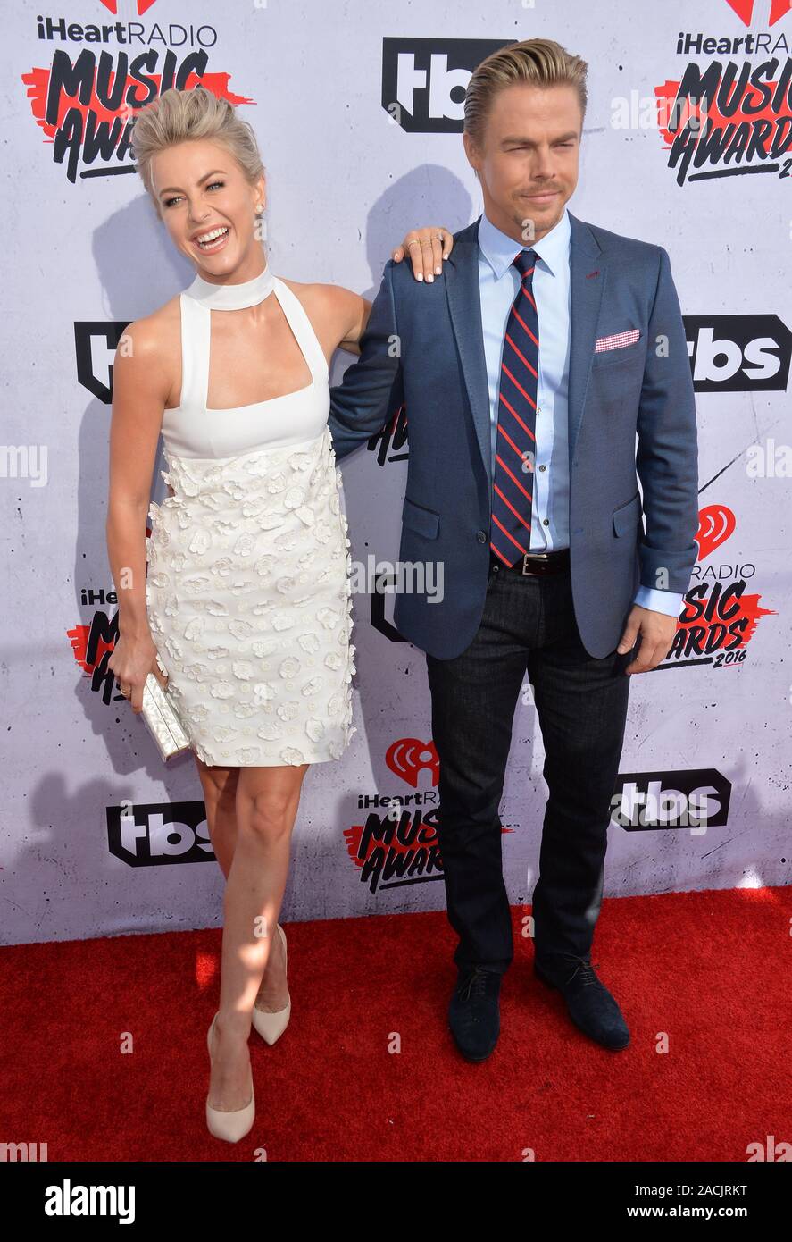 Julianne Hough Abs 2022