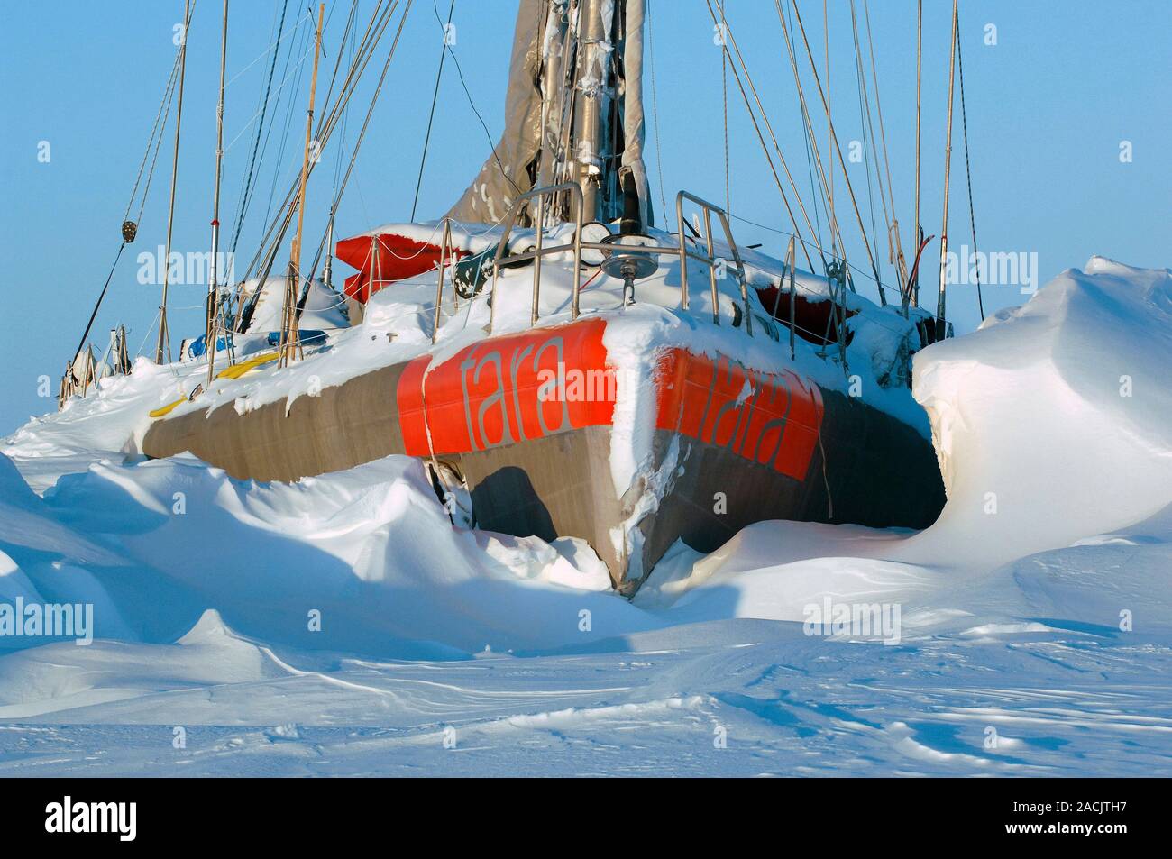 Arctic climate research expedition. View of the Tara polar schooner ...