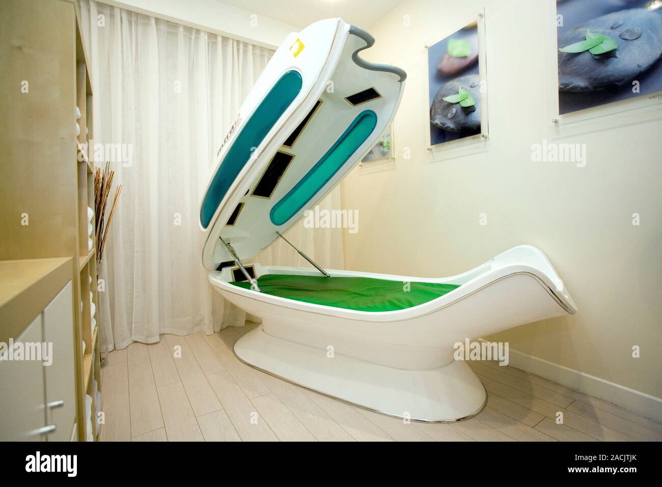 Infrared therapy. Machine that uses infrared radiation to relax the ...