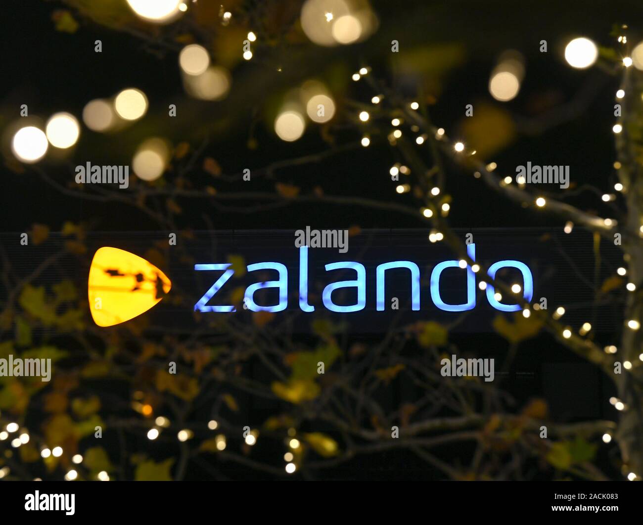 Berlin, Germany. 28th Nov, 2019. The Zalando logo can be seen behind ...