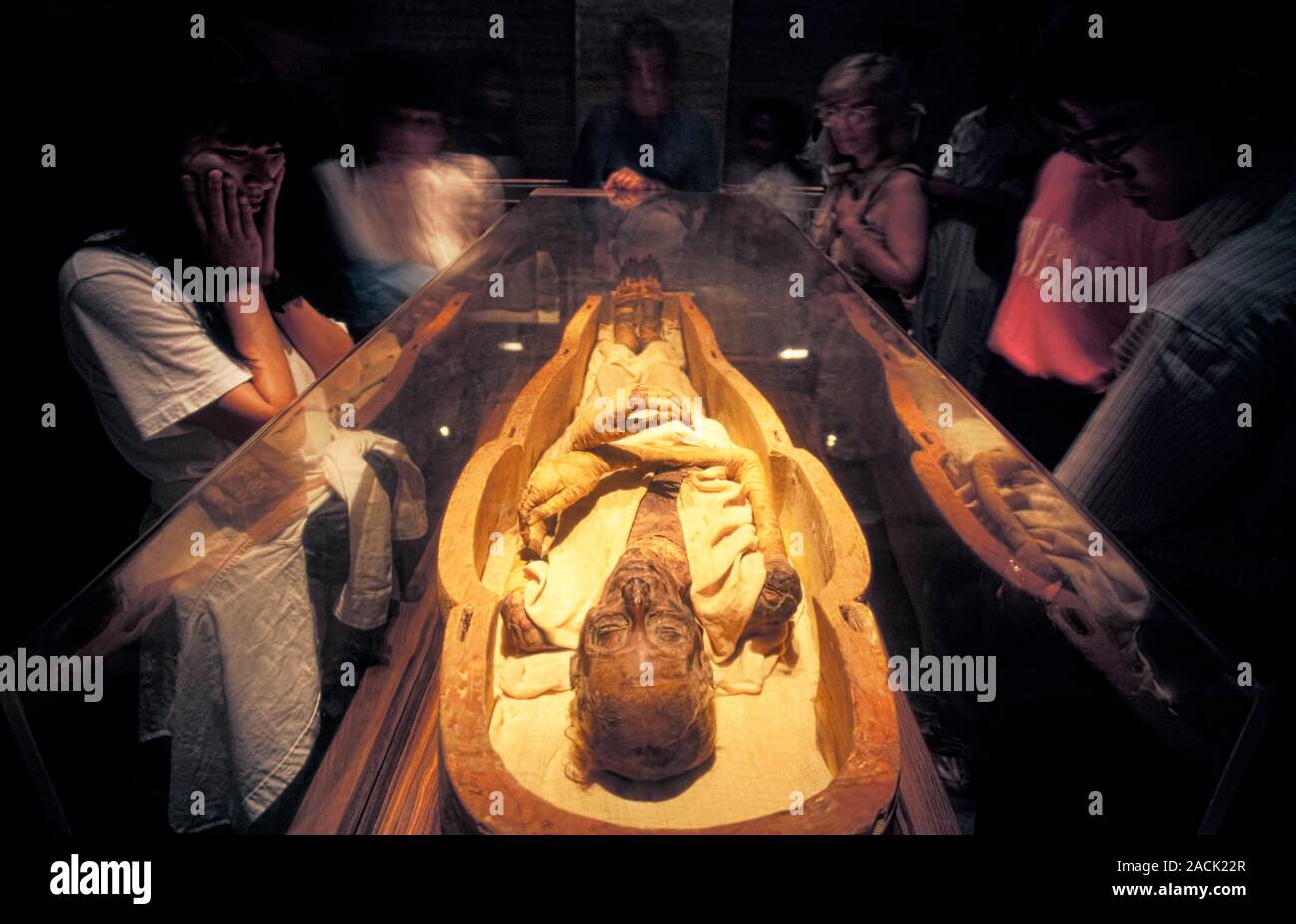 Ramases II mummy. Tourists viewing the mummified remains of the ...