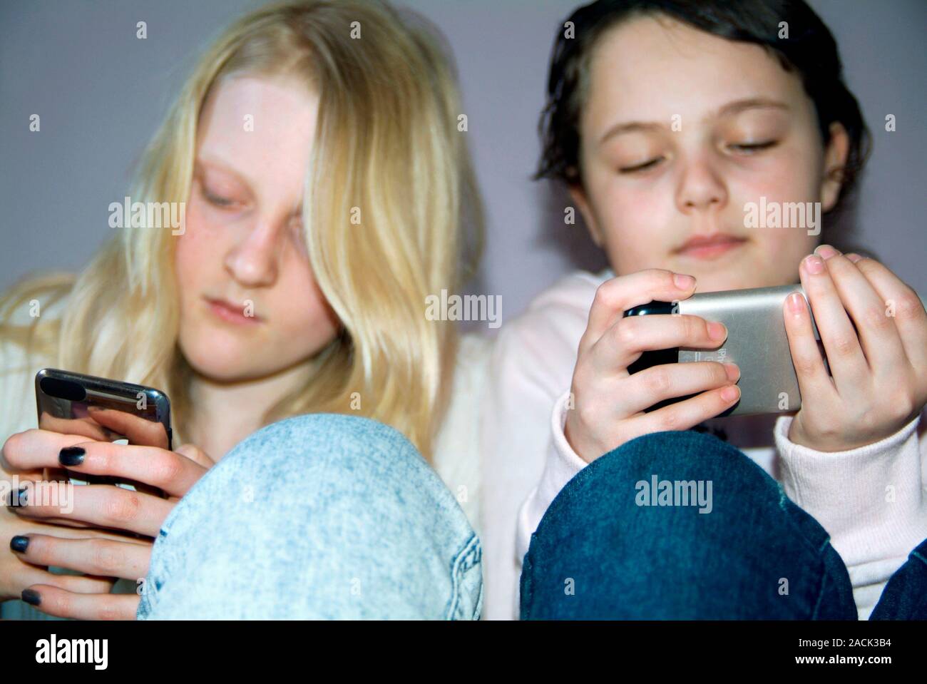 Mobile phone use, by teenage girls Stock Photo - Alamy