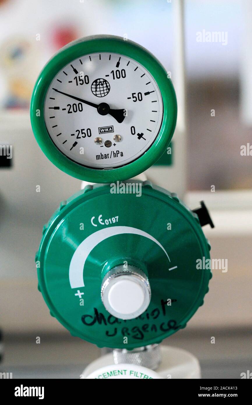 Pressure gauge on medical equipment Stock Photo - Alamy