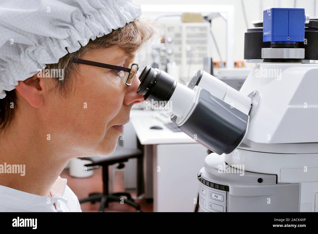 Microscopy. Scientist using a light microscope Stock Photo - Alamy