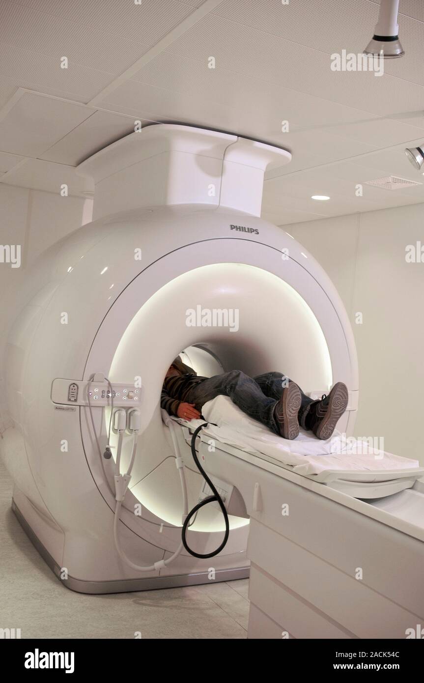 MRI scan. Patient in an MRI (magnetic resonance imaging) scanner Stock ...