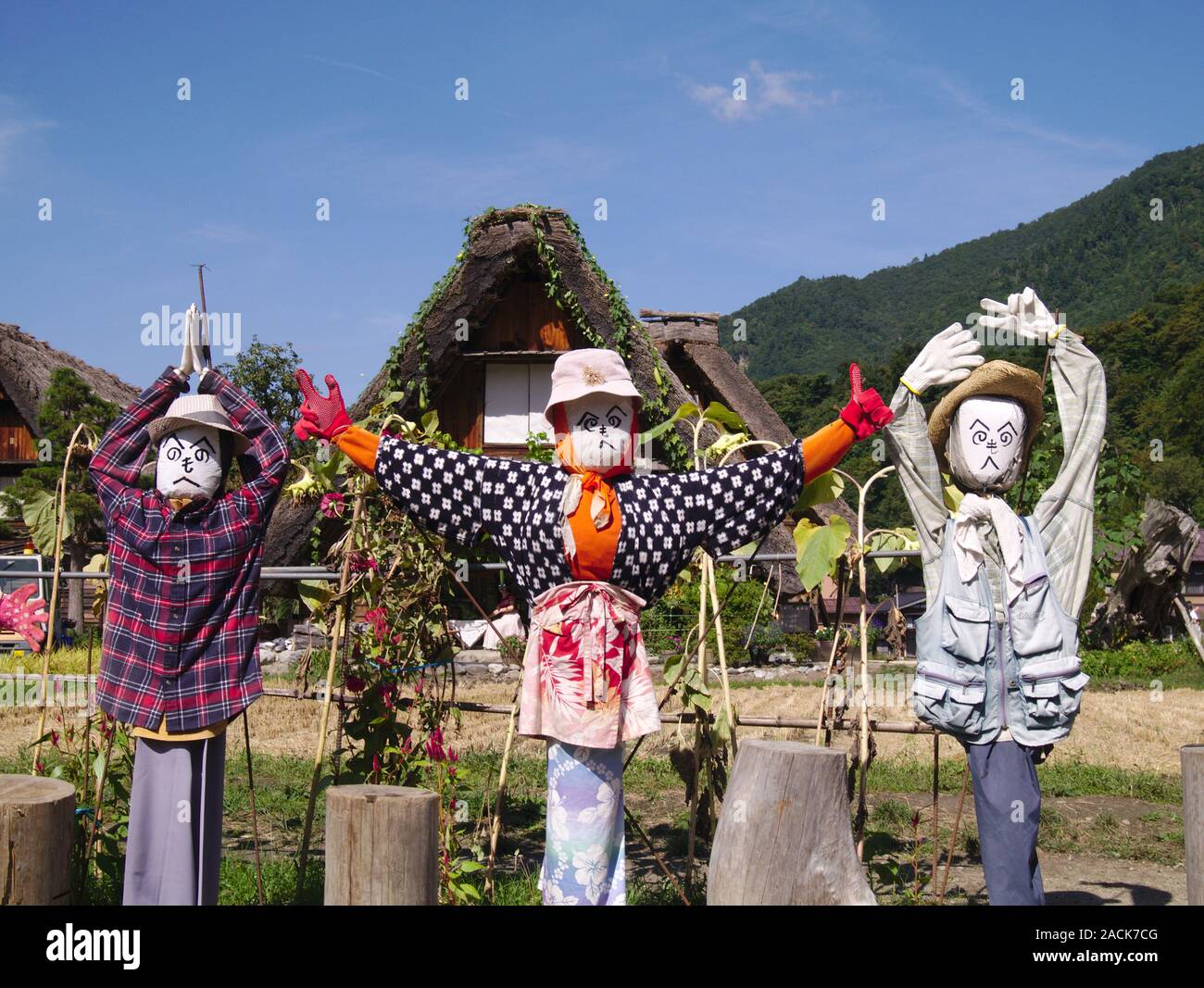 Traditional japanese village in shirakawa go hi-res stock photography ...