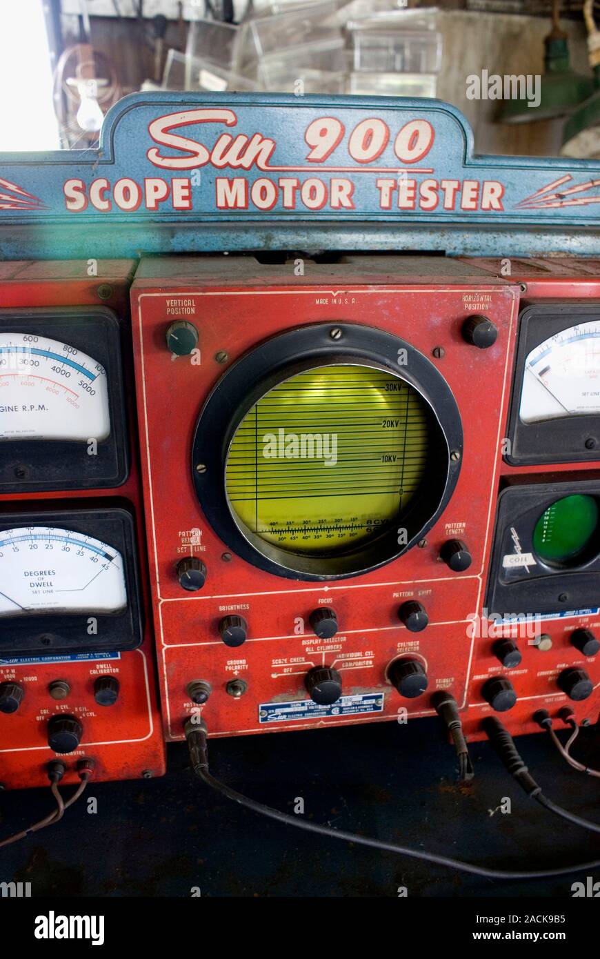 Sun 900 Scope Motor Tester in gas station service garage in Odell ...