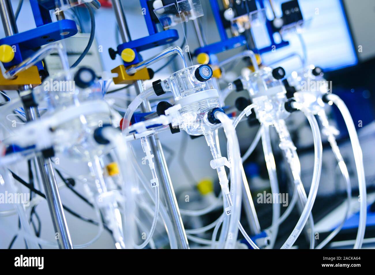 Apparatus in a science laboratory Stock Photo - Alamy