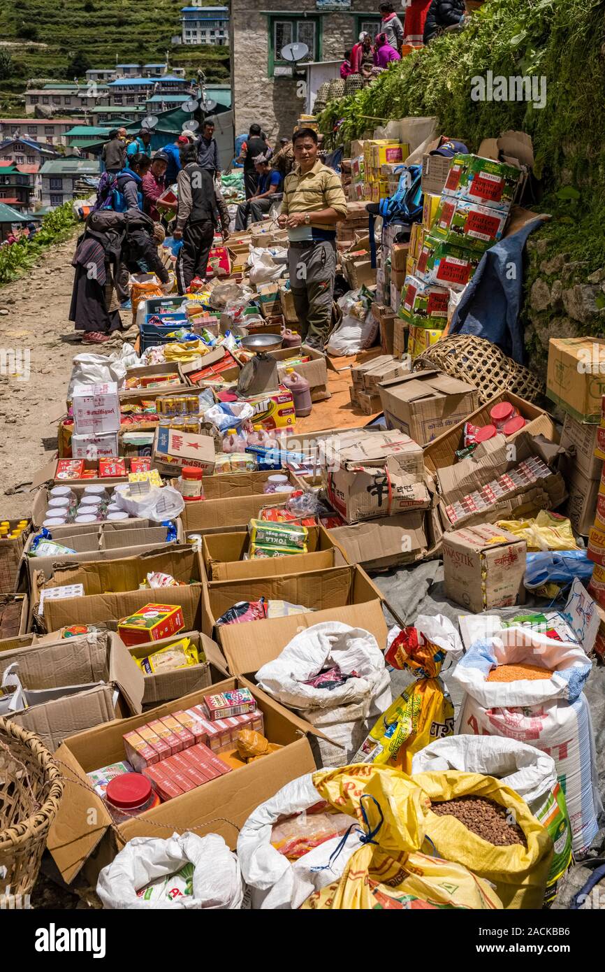 Market for goods hi-res stock photography and images - Alamy