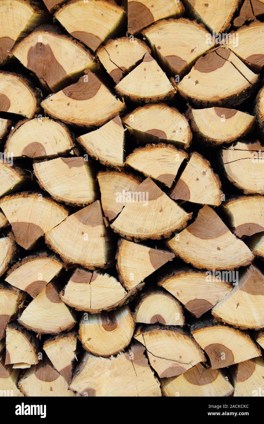 split dry firewood Stock Photo - Alamy
