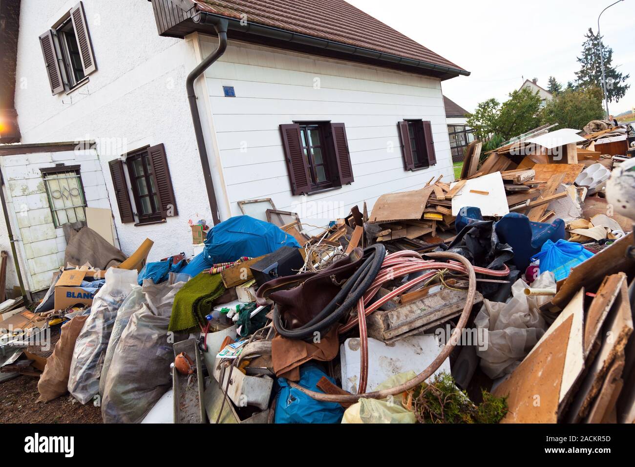 Evacuation of a residential building Stock Photo - Alamy