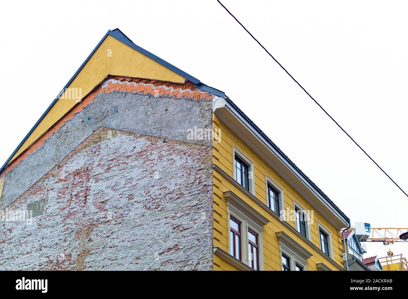 Gap between houses hi-res stock photography and images - Alamy