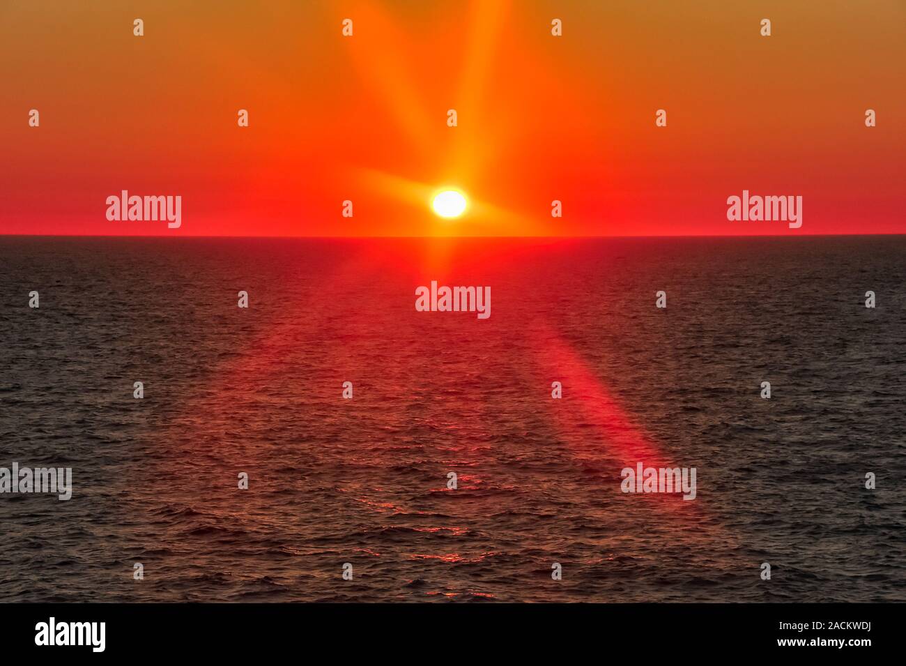 Midnight sun in the north cape hi-res stock photography and images - Alamy