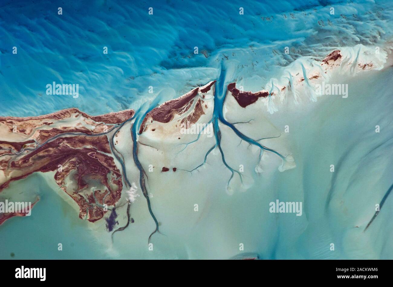 Sandy Cay, Long Island, Bahamas. This is the eastern edge of the Great ...