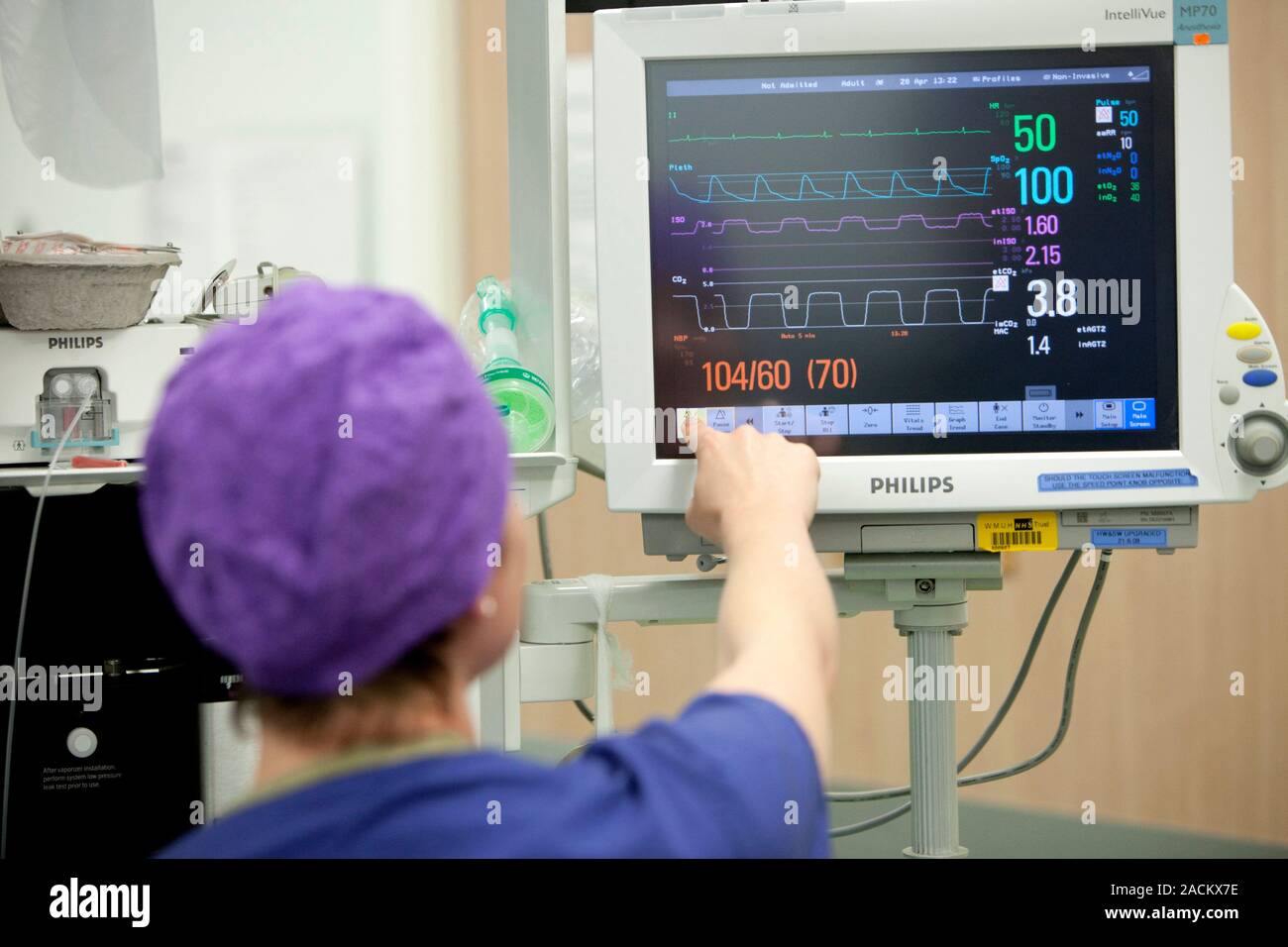 Vital signs monitor in a hospital operating theatre Stock Photo - Alamy
