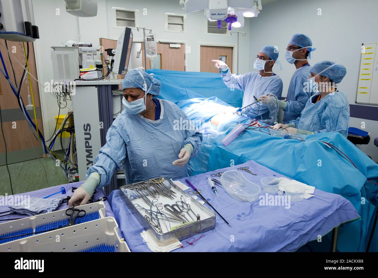 Surgeons using laparoscopes (endoscopes) to remove the gall bladder ...
