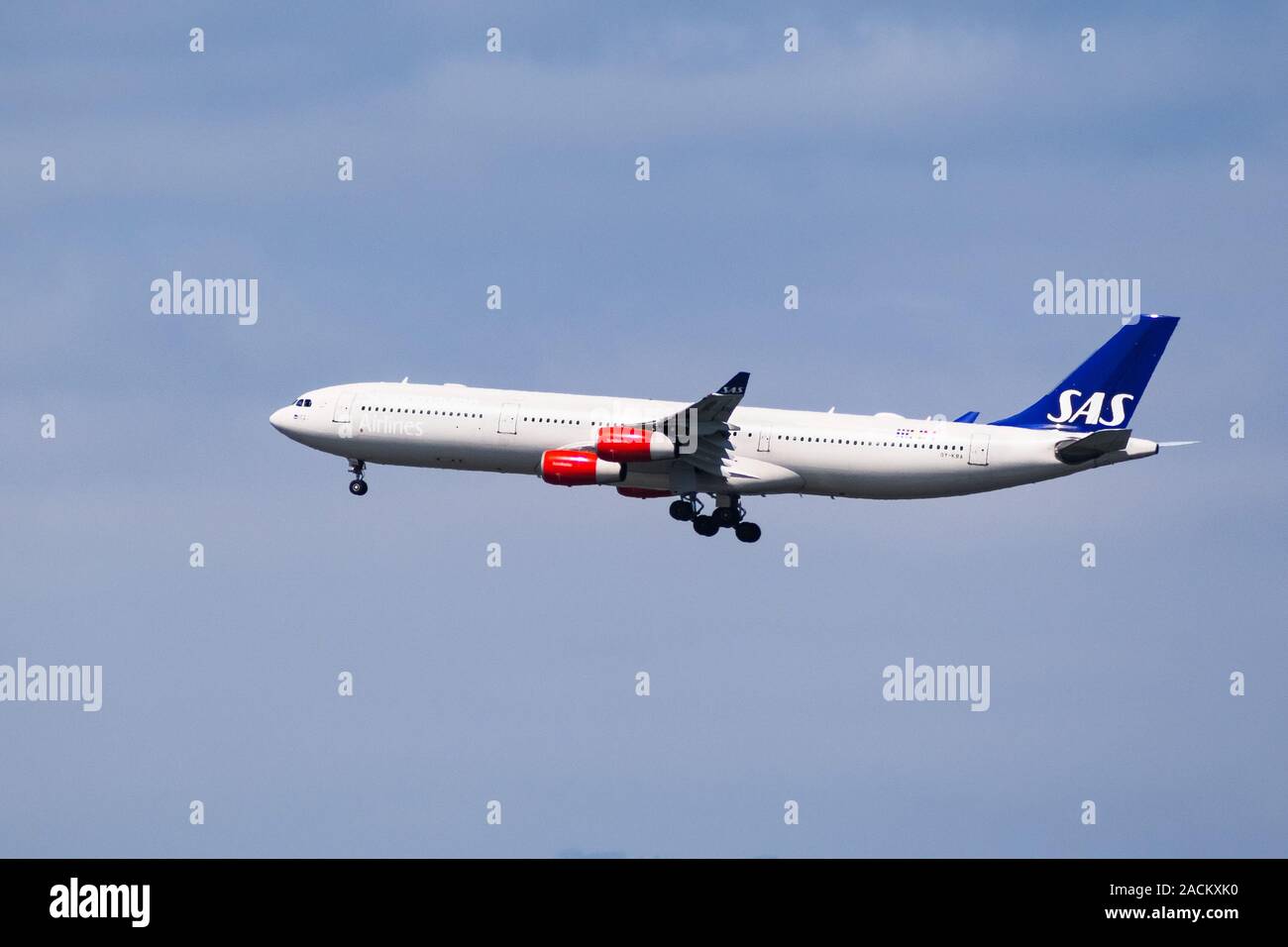 Aircraft carrier in san francisco hi-res stock photography and images ...