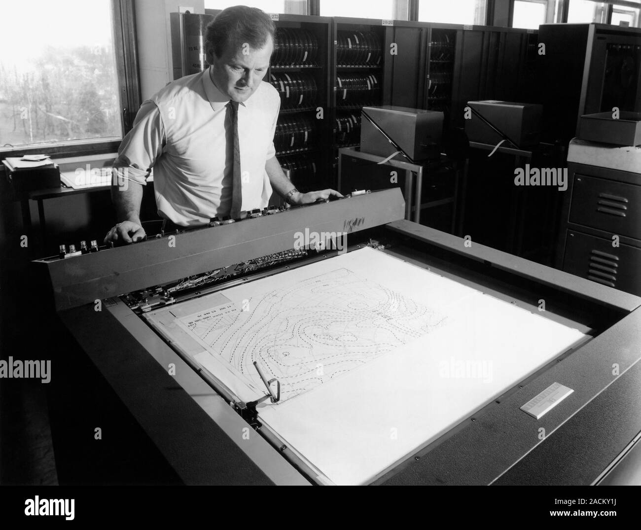 Computer-drawn weather chart. Met Office employee using a computer ...